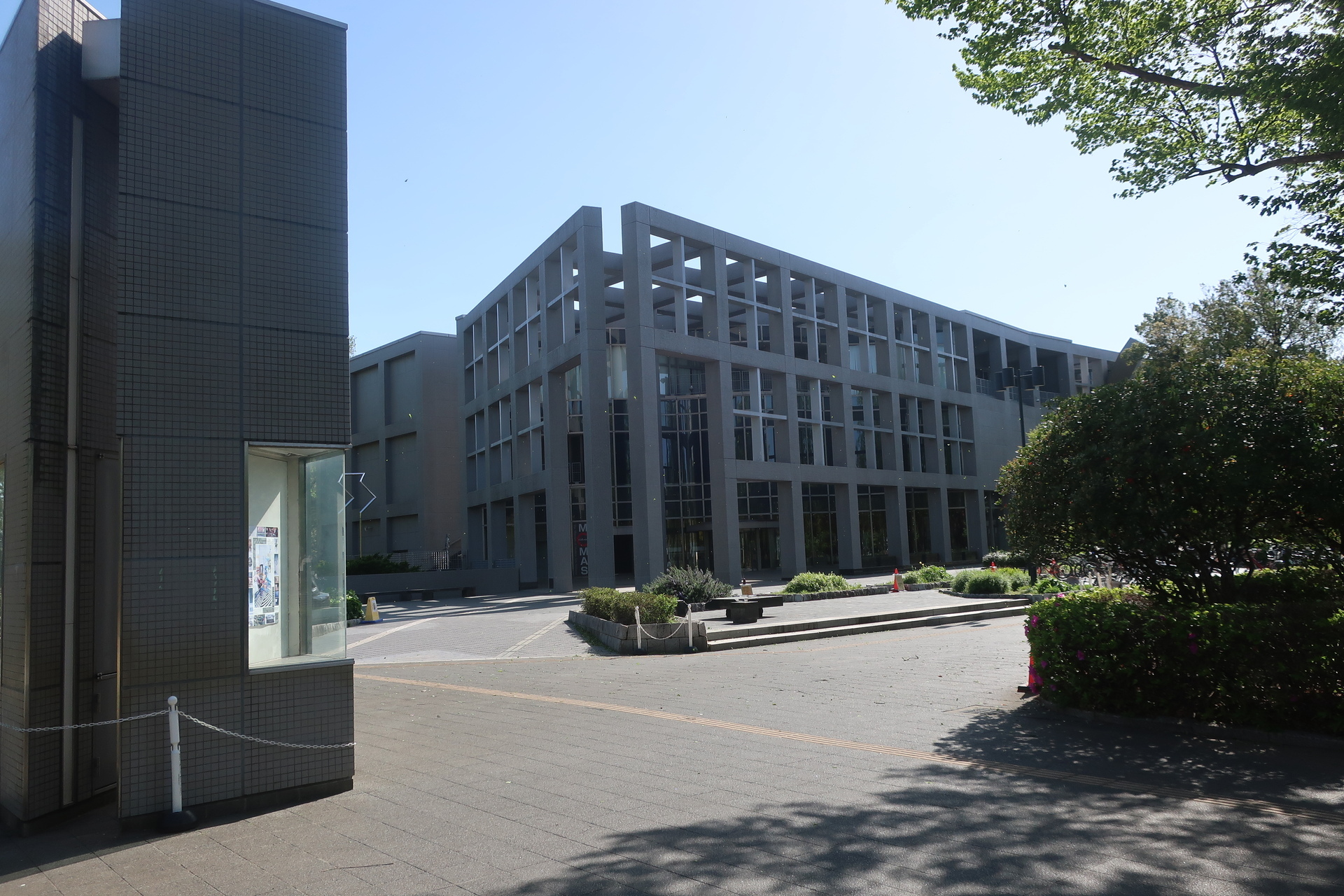 吉増剛造さん、「火の言葉だけが残った」イベントのお知らせ＋アブソリュート・チェアーズ展ほか: 饒舌三昧